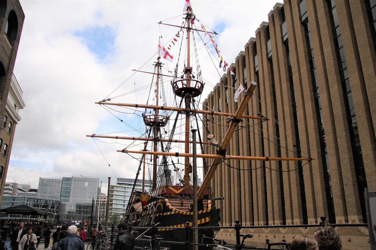 Golden Hinde - Walk London Sightseeing Tour