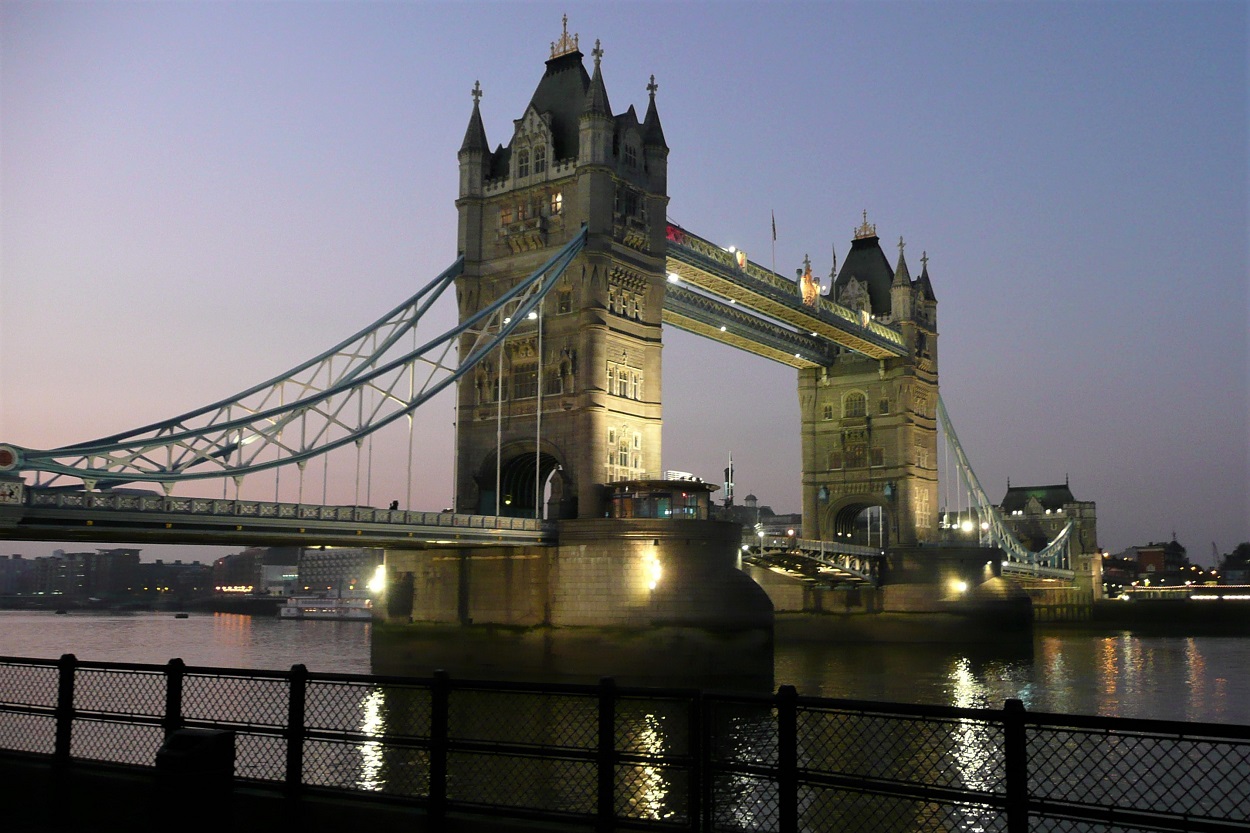 Tower Bridge - Walk London Sightseeing Tour