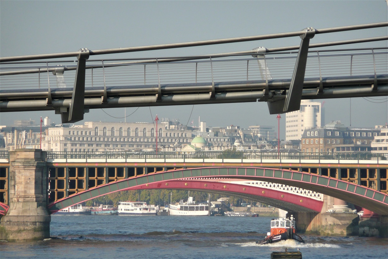London Millennium Footbridge - Queen's Walk
